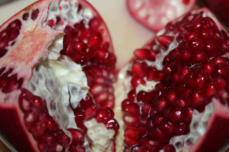 The Pomegranate - Tips, Peeling Tricks And Recipes For This Super Fruit